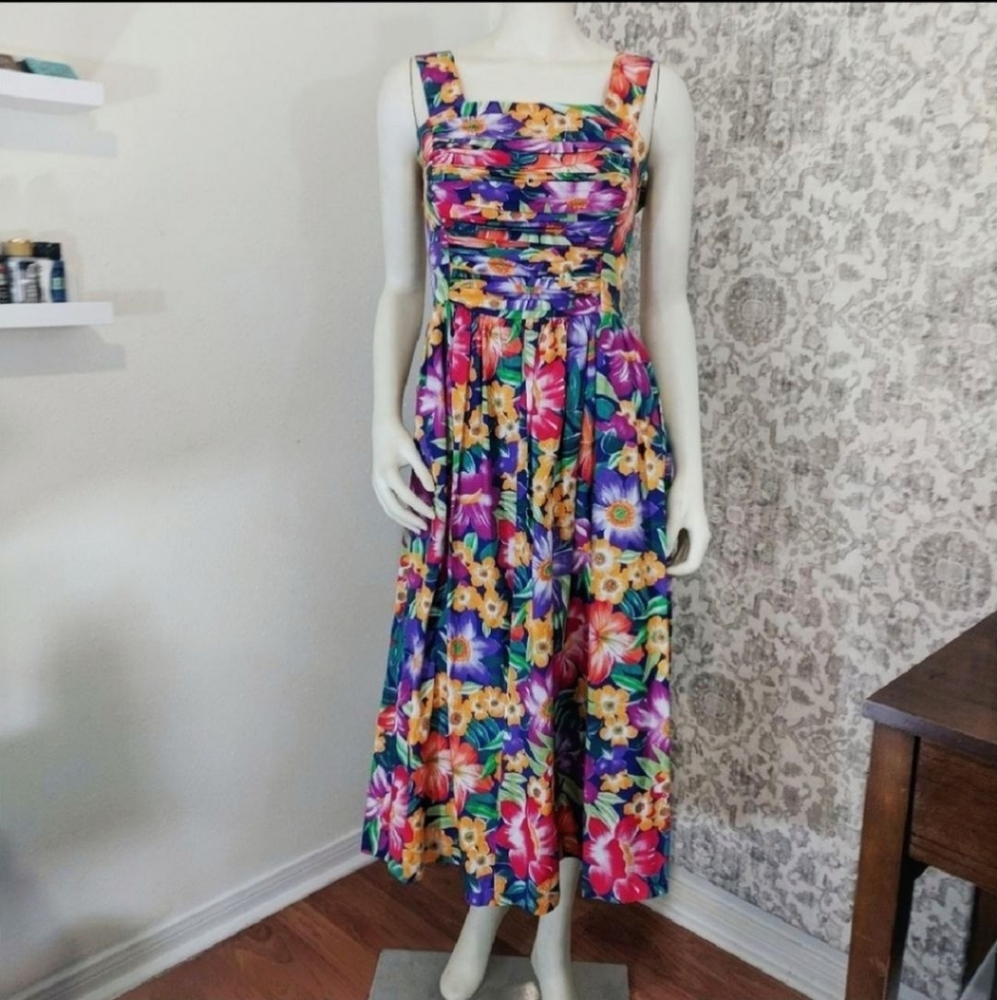 Vintage Susan Bennett 1980s Floral Hawaiian Dress - Gem